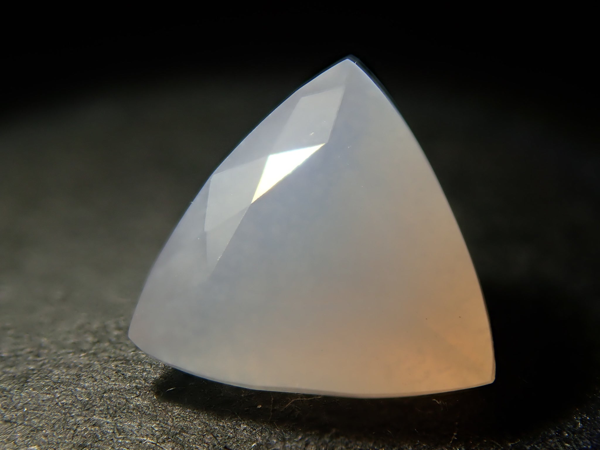 ブラジル産ホワイトカルセドニー 0.925ctルース