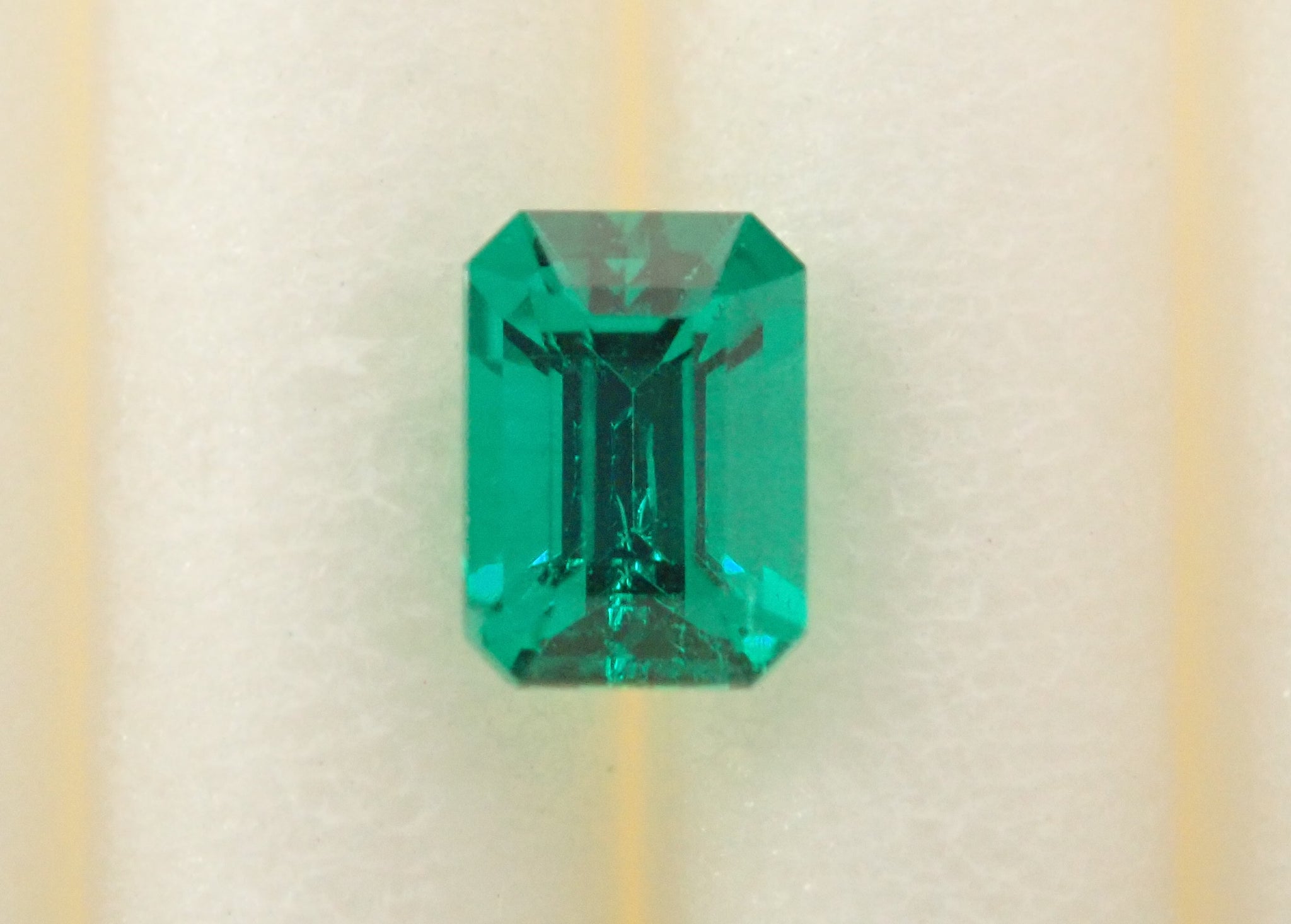 コロンビア産ノンオイルエメラルド 0.120ctルース GIA